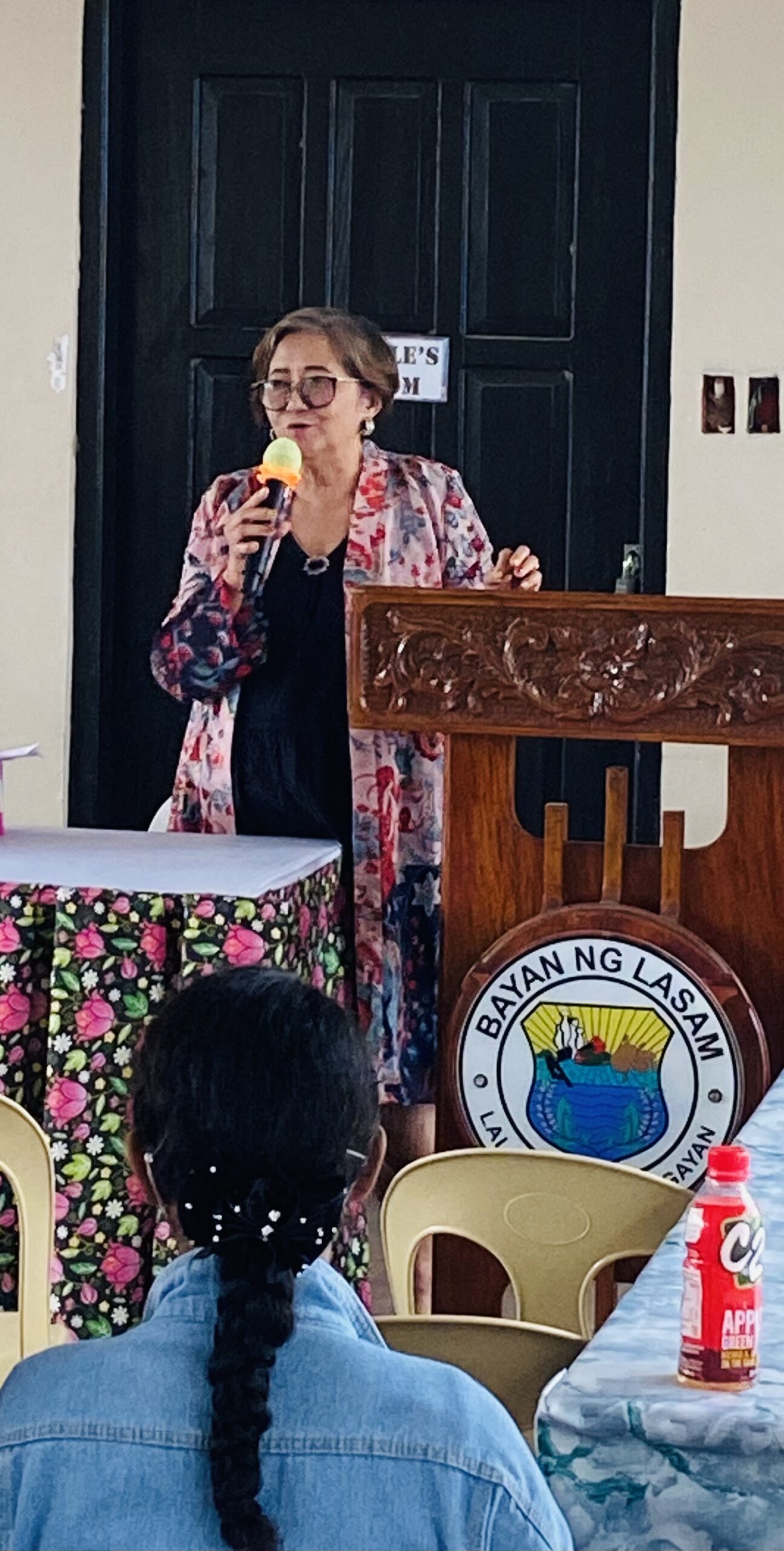 Mayor Agatep Hands out NALEA - Official Website of Natalged a Lasam