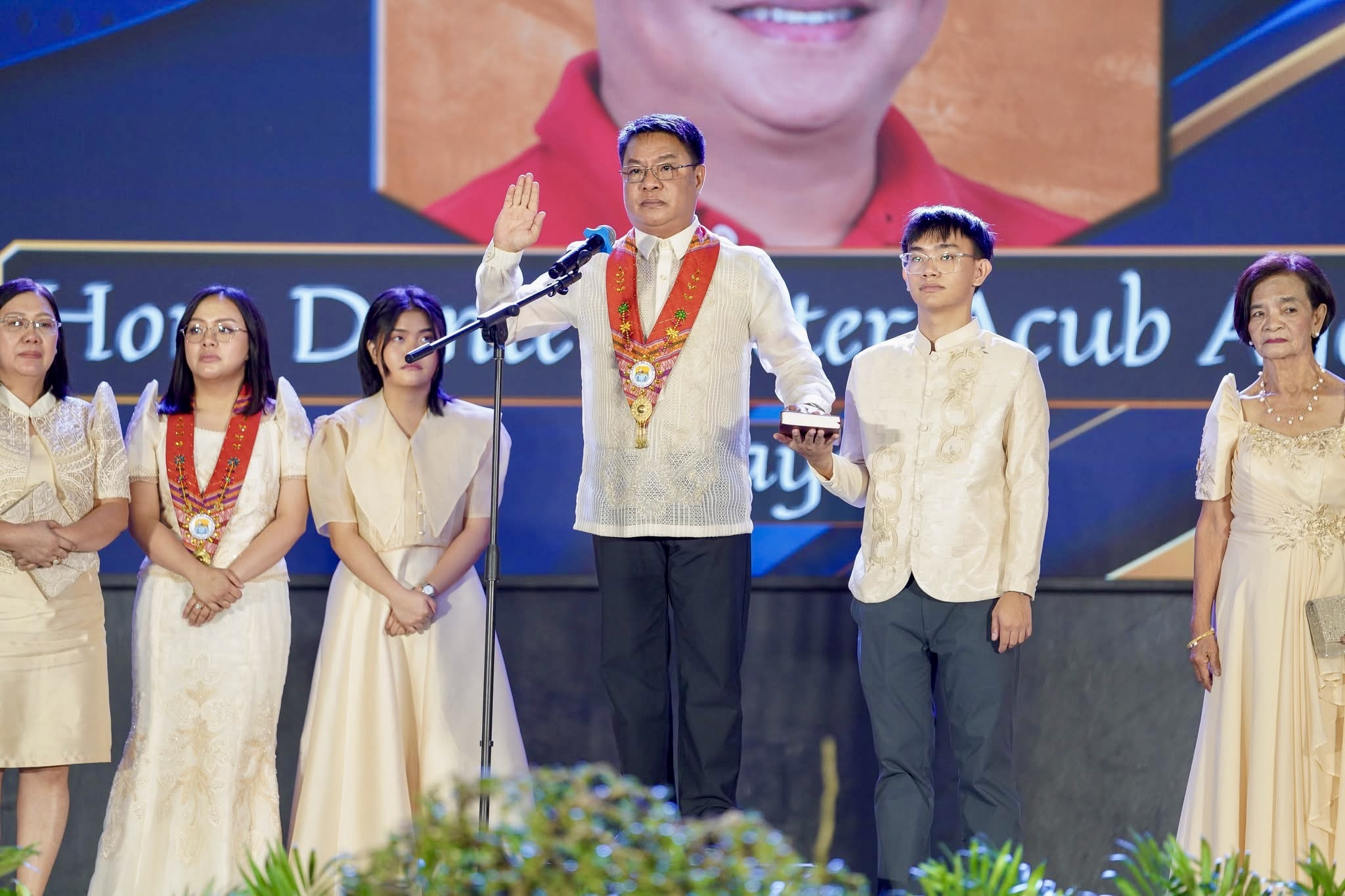Mayor Agatep, Nanumpa para sa Huling Termino; Bise Alkalde at 7 SB ...